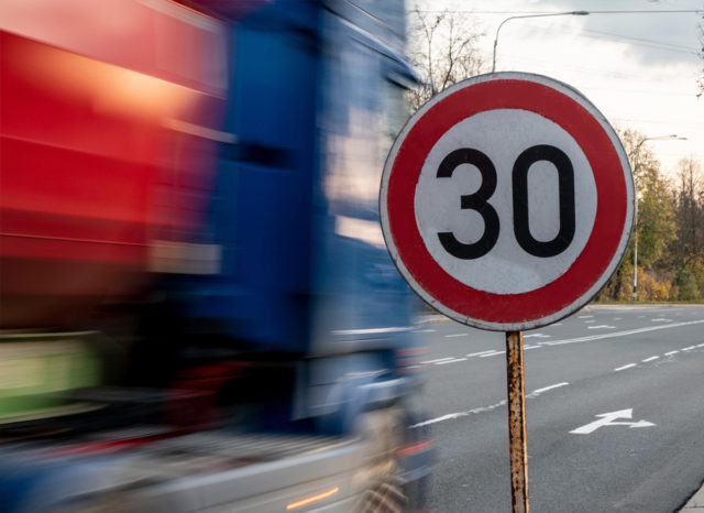 Van 50 naar 30 binnen de bebouwde kom. Waar wachten we op? - Mobypeople